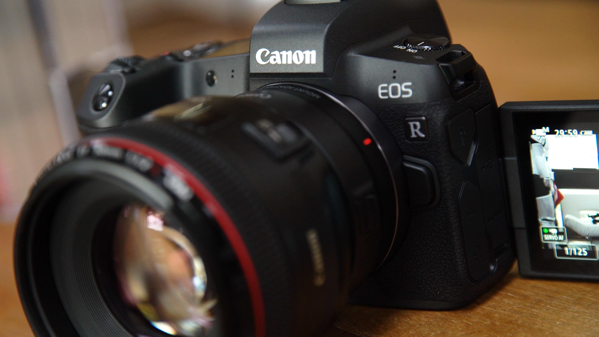 Canon EOS R Autofocus Test and Footage (60fps, 24fps) - Film Jams